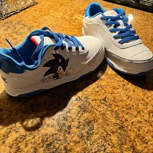 Shoes | Brand New Boys Size 4 White Leather Sonic The Hedgehog Sneakers ...